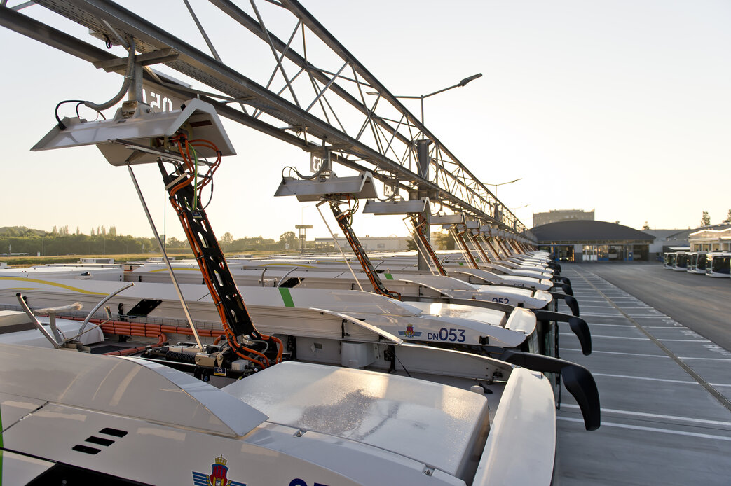 Automated Charging Devices for Electric Vehicles | Schunk Transit Systems